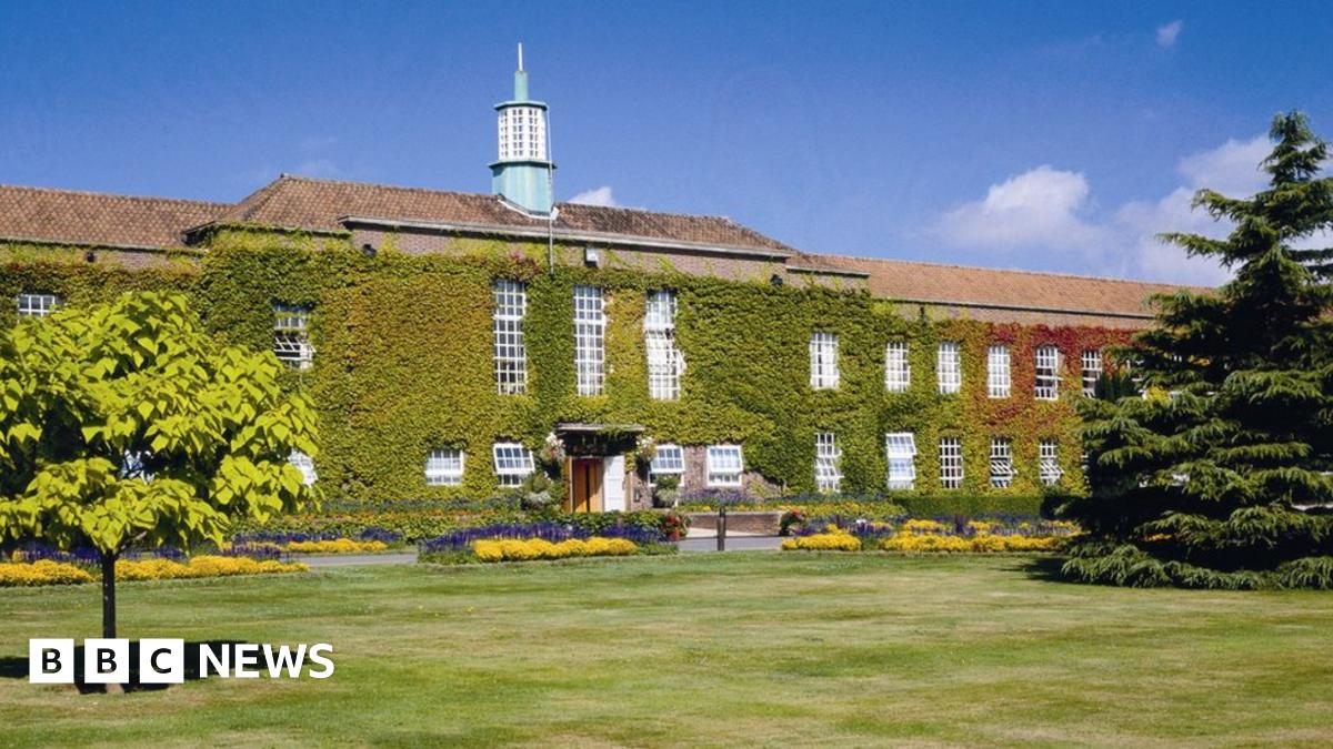 Writtle University College announces Anglia Ruskin merger - BBC News