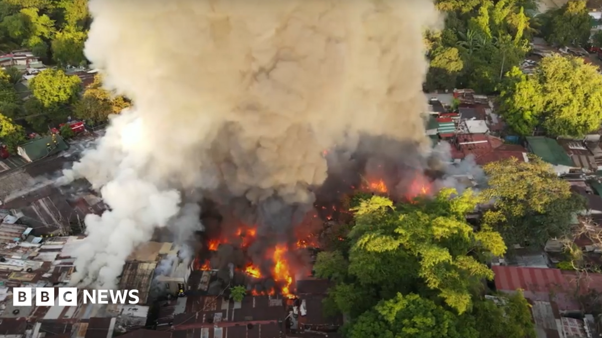 Philippines fire kills eight, including children - BBC News