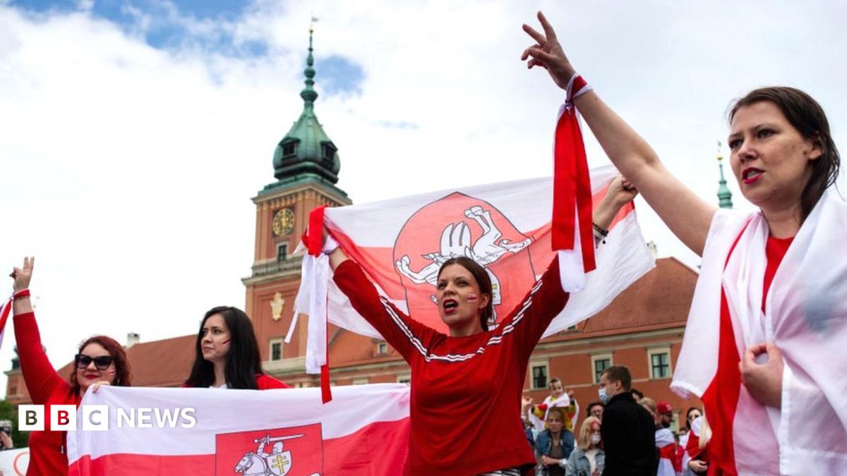 Belarus: Hundreds join global solidarity protests - BBC News