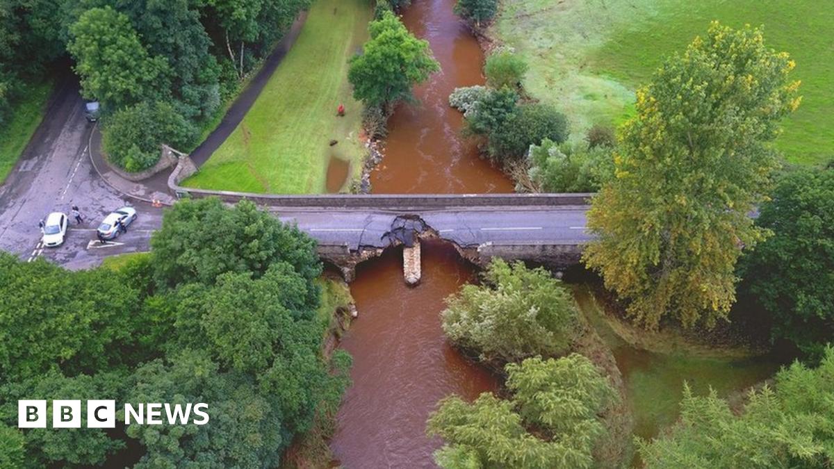 Claudy: Lane on flood-damaged bridge reopens - BBC News