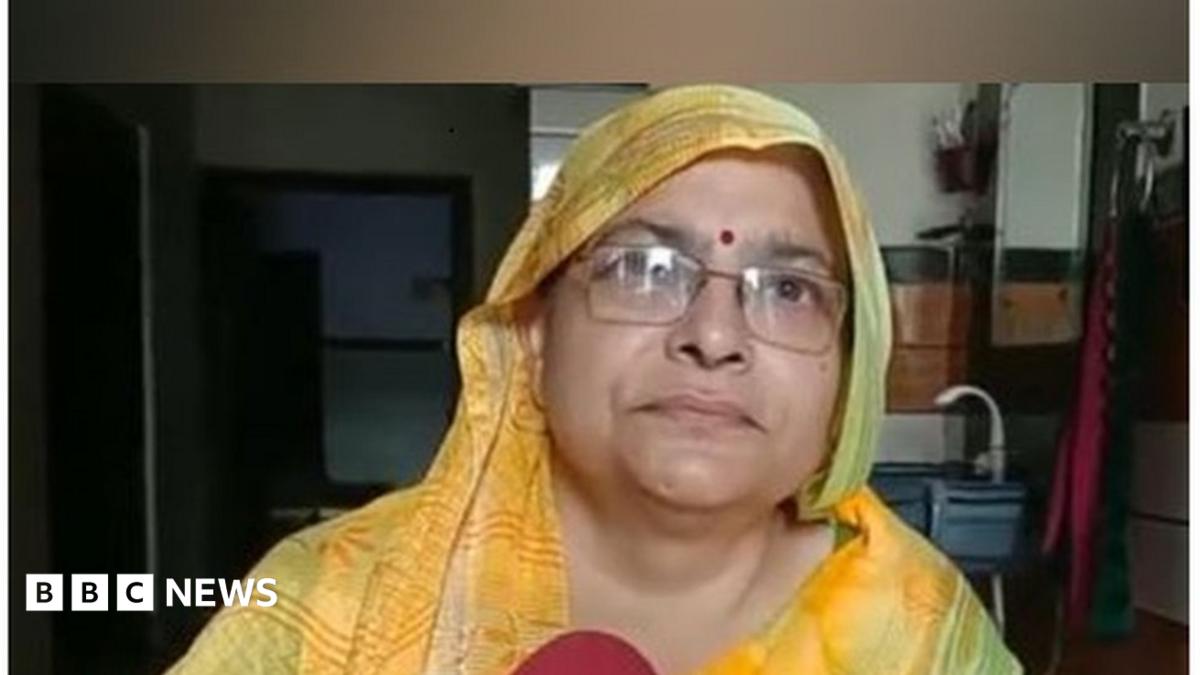 Uttar Pradesh: India school shut down over slapping row - BBC News