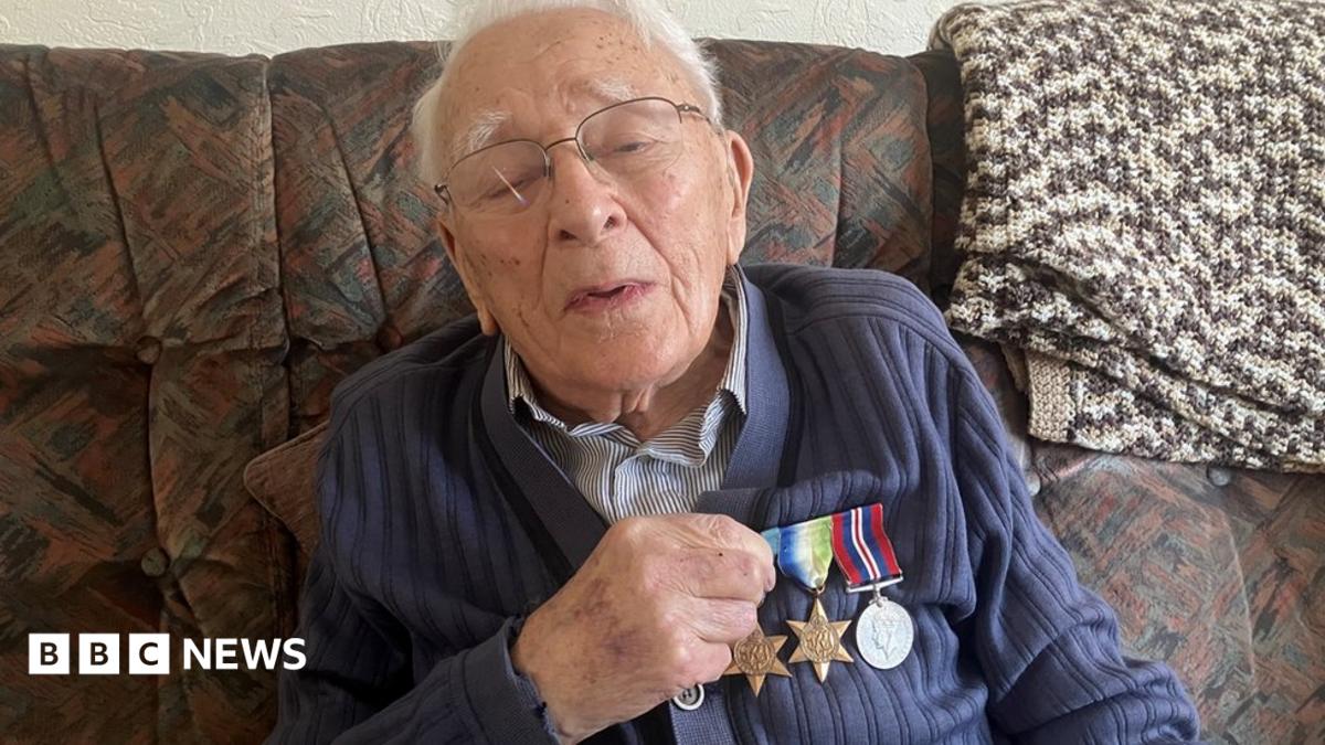 Manchester veteran, Bob Booth, 100, honoured for Norway convoy service ...