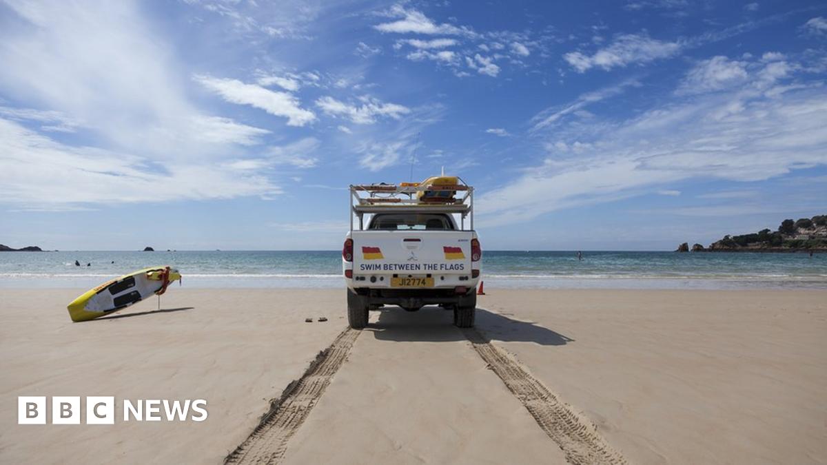 Lifeguard cover returning to Jersey beach - BBC News
