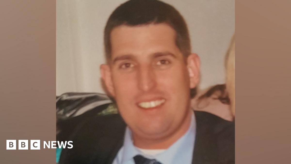 Man killed in Bootle stabbing was larger-than-life, family say - BBC News