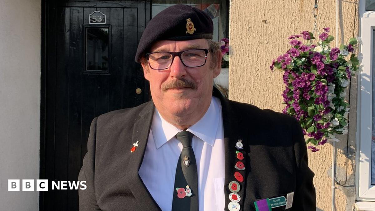 'All right, Liz?': Coventry soldier recalls his Queen faux pas - BBC News