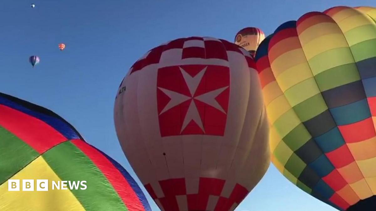 Final flight for balloon festival from York Racecourse venue - BBC News