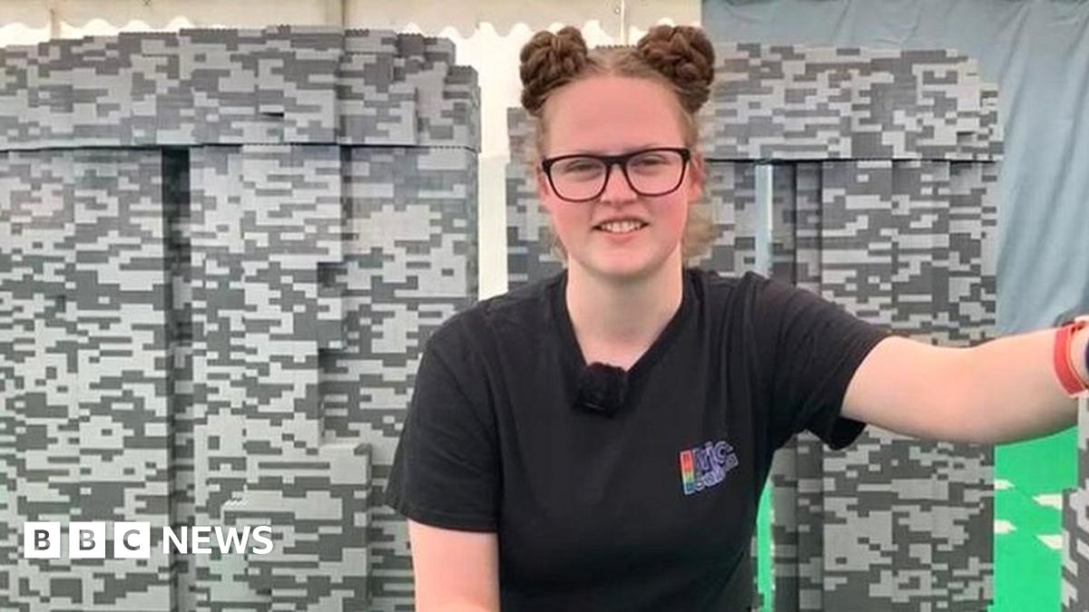 Stonehenge Lego replica being made out of 400,000 bricks - BBC News