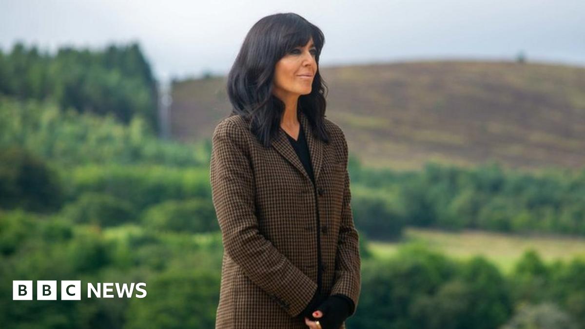 The Traitors: The stylist behind Claudia Winkleman's tartan chic - BBC News