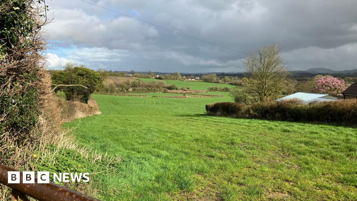 Plans for 1,700 new homes in Frome hang in the balance - BBC News