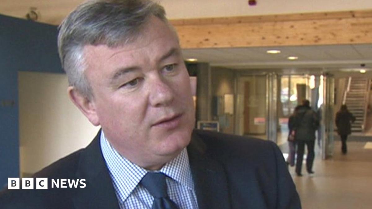 Anglesey council deputy leader quits over 'shoot Tories' comment - BBC News
