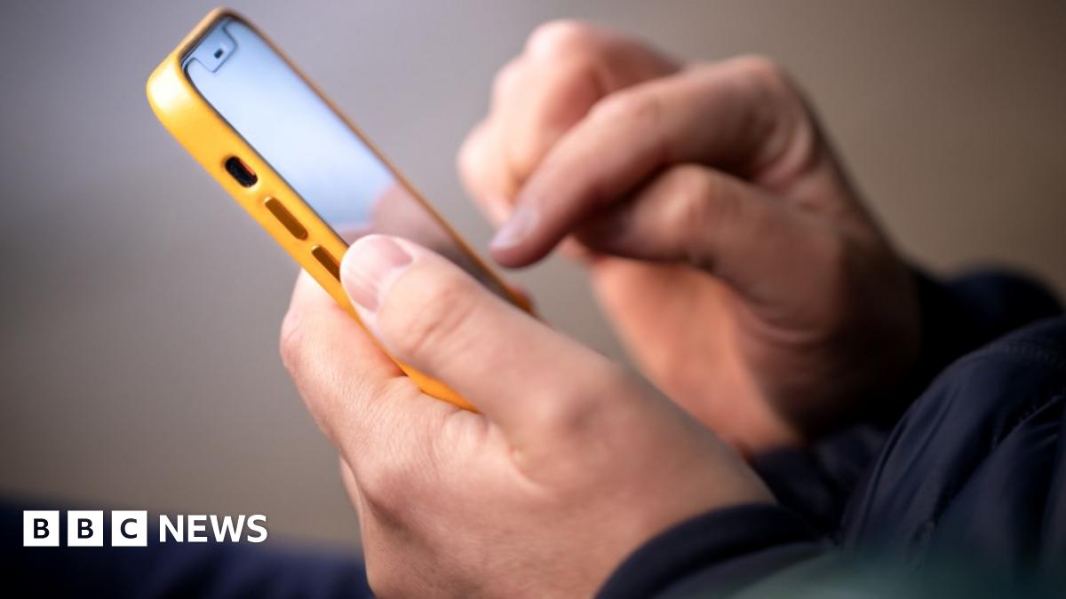 On-demand bus service trialled in parts of Nottinghamshire - BBC News