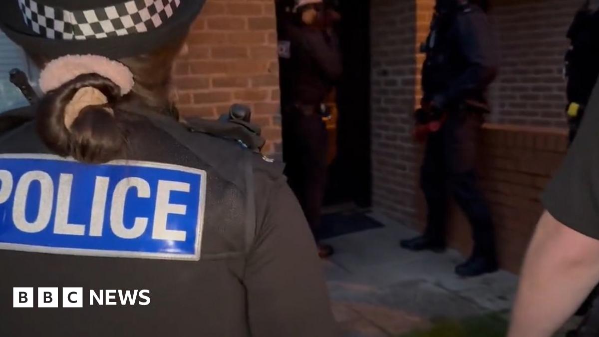 Liverpool raids: Organised crime crackdown sees 16 arrests - BBC News