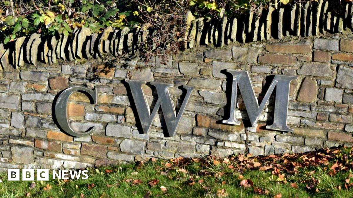 Brexit: Revisiting Welsh village Cwm which voted Leave - BBC News