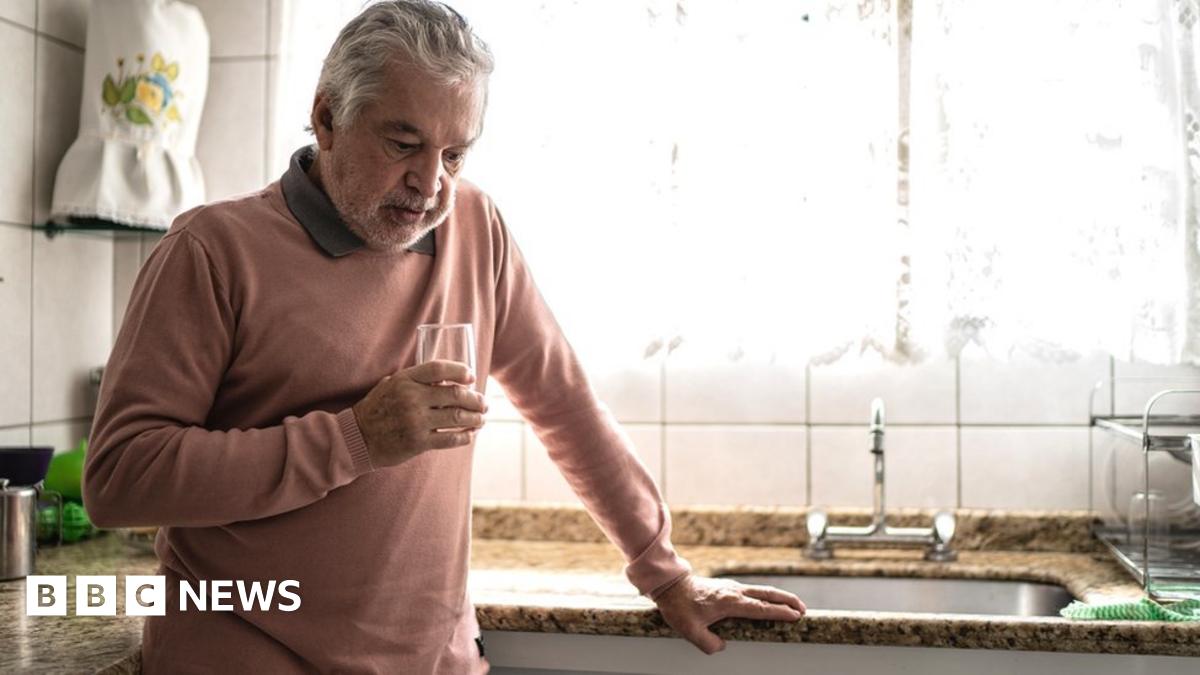 Big rise in long-term sick hitting UK workforce - BBC News