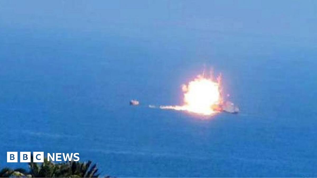 Egypt navy ship 'hit by Sinai militants' missile' - BBC News
