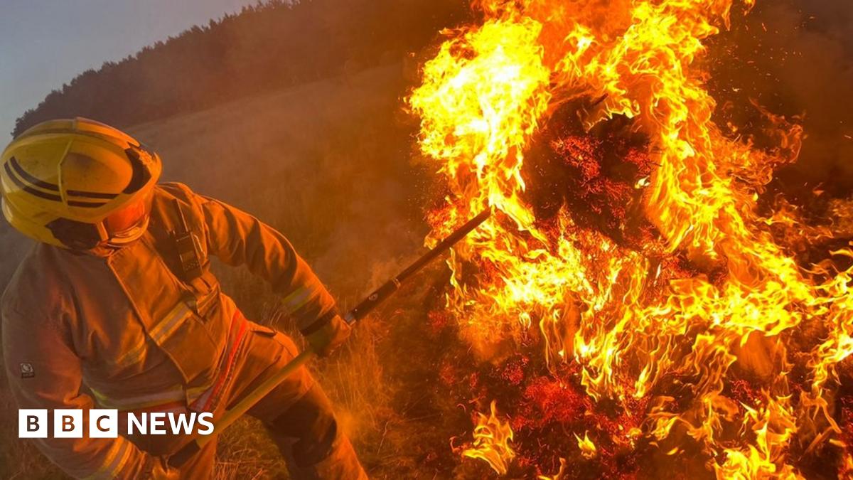 Retiring County Durham fire chief slams funding cut dangers - BBC News