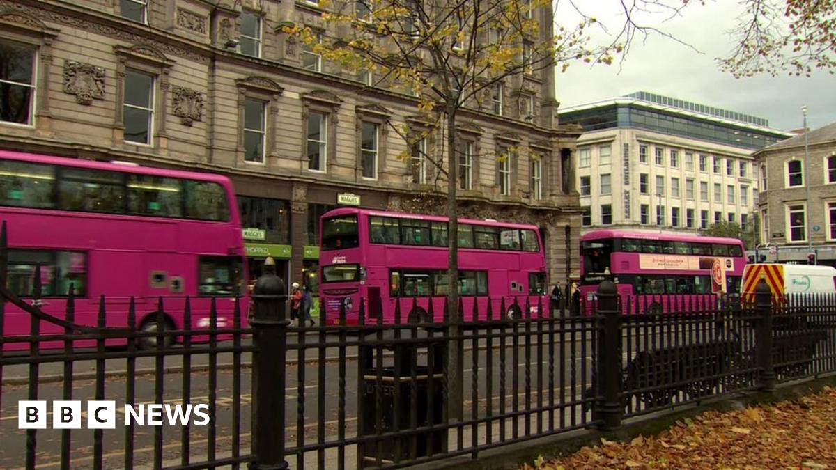 Translink: NI bus drivers to take strike action over pay dispute - BBC News
