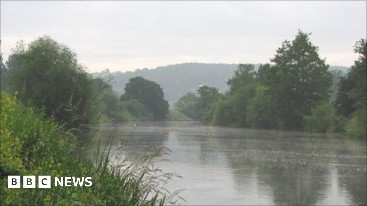 Flood warning in place for River Wye in Hereford - BBC News