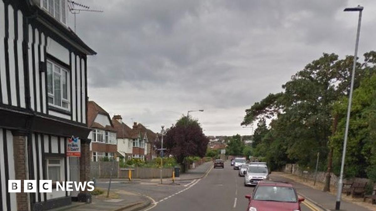 Whitstable cyclist crash death: Van driver bailed - BBC News