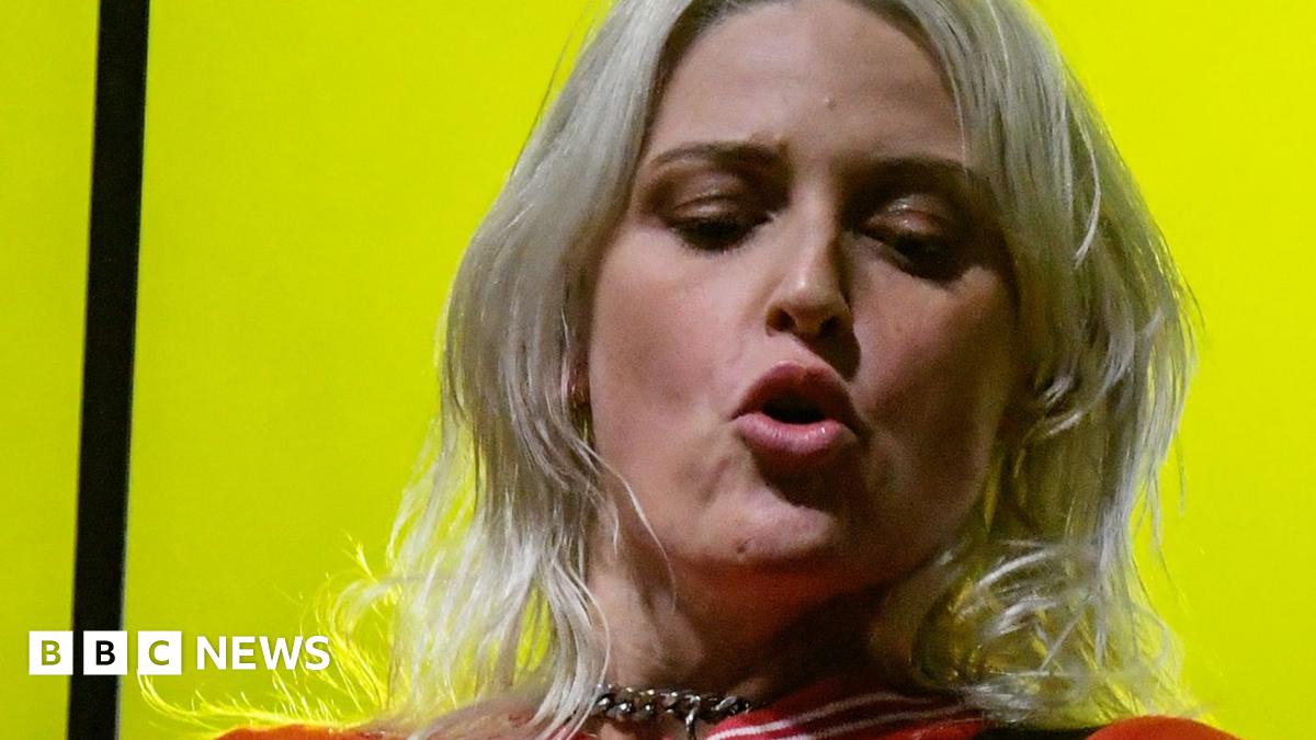 Linkin Park's new singer: The Emily Armstrong controversy explained ...