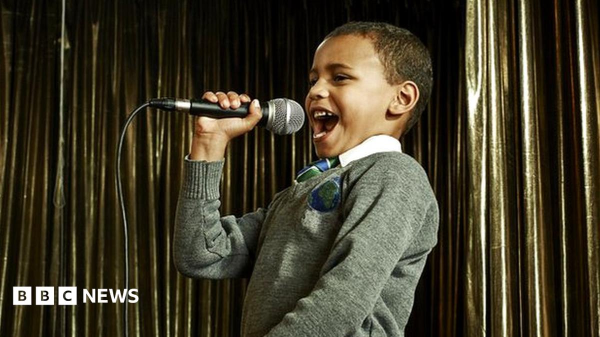 Covid: People scared to sing together after lockdowns - BBC News