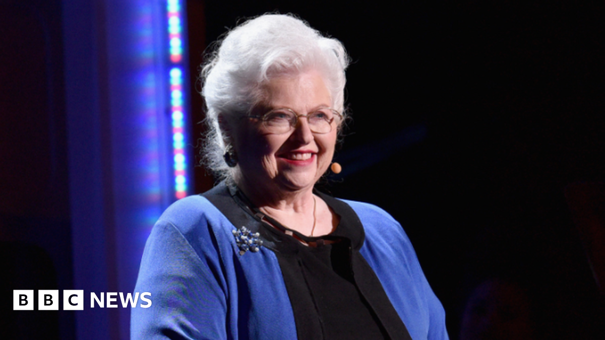 Roe v Wade US abortion rights lawyer Sarah Weddington dies - BBC News