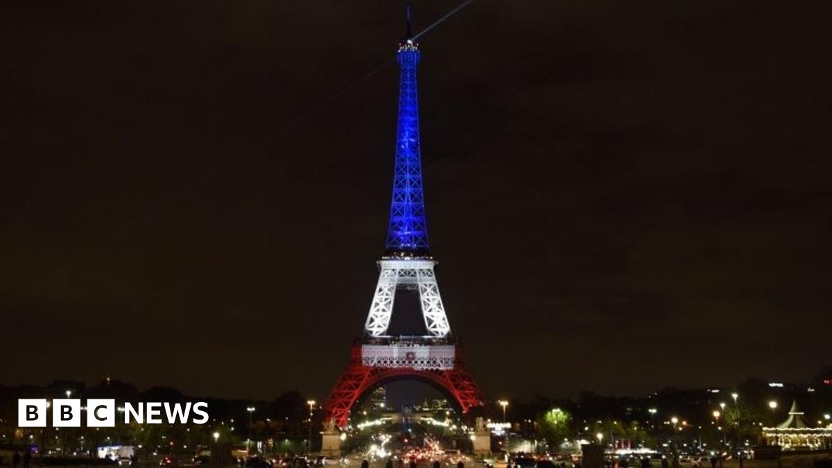 Paris attacks: 'France will destroy IS' - Hollande - BBC News