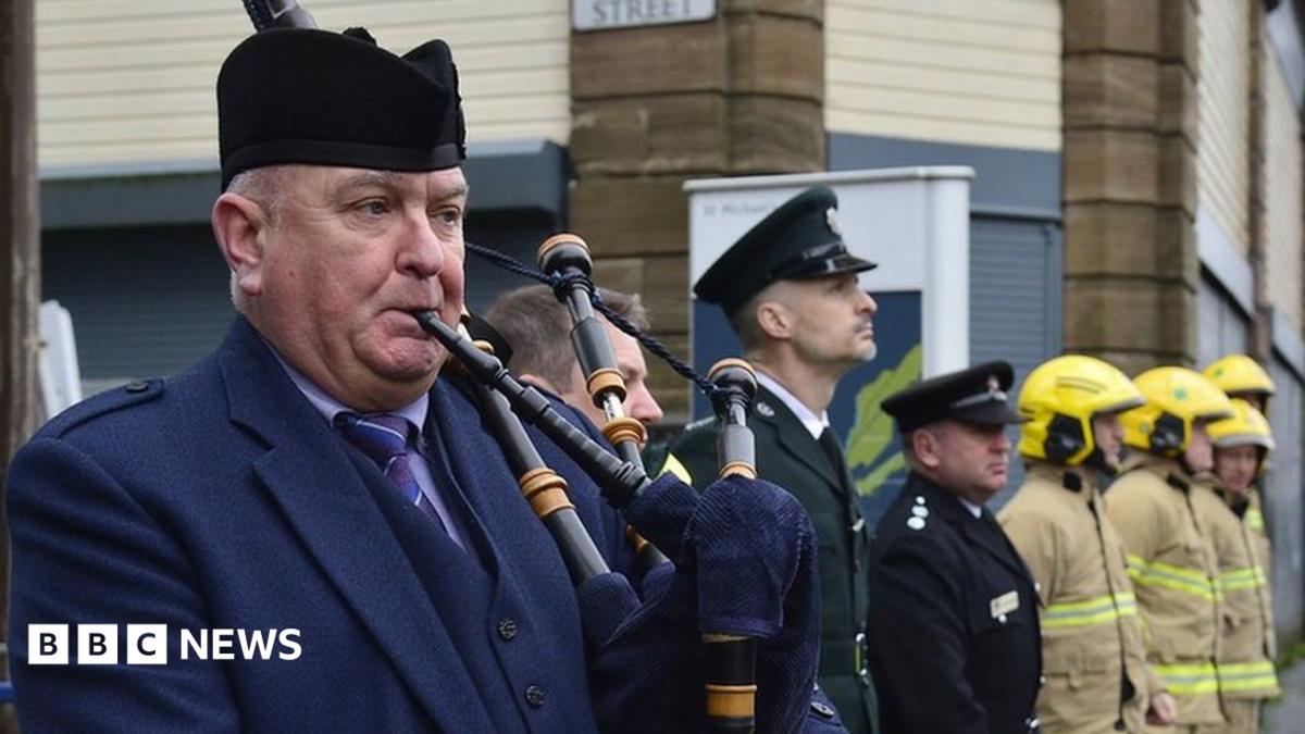 Shankill service held as tribute to bomb victims 50 years on - BBC News