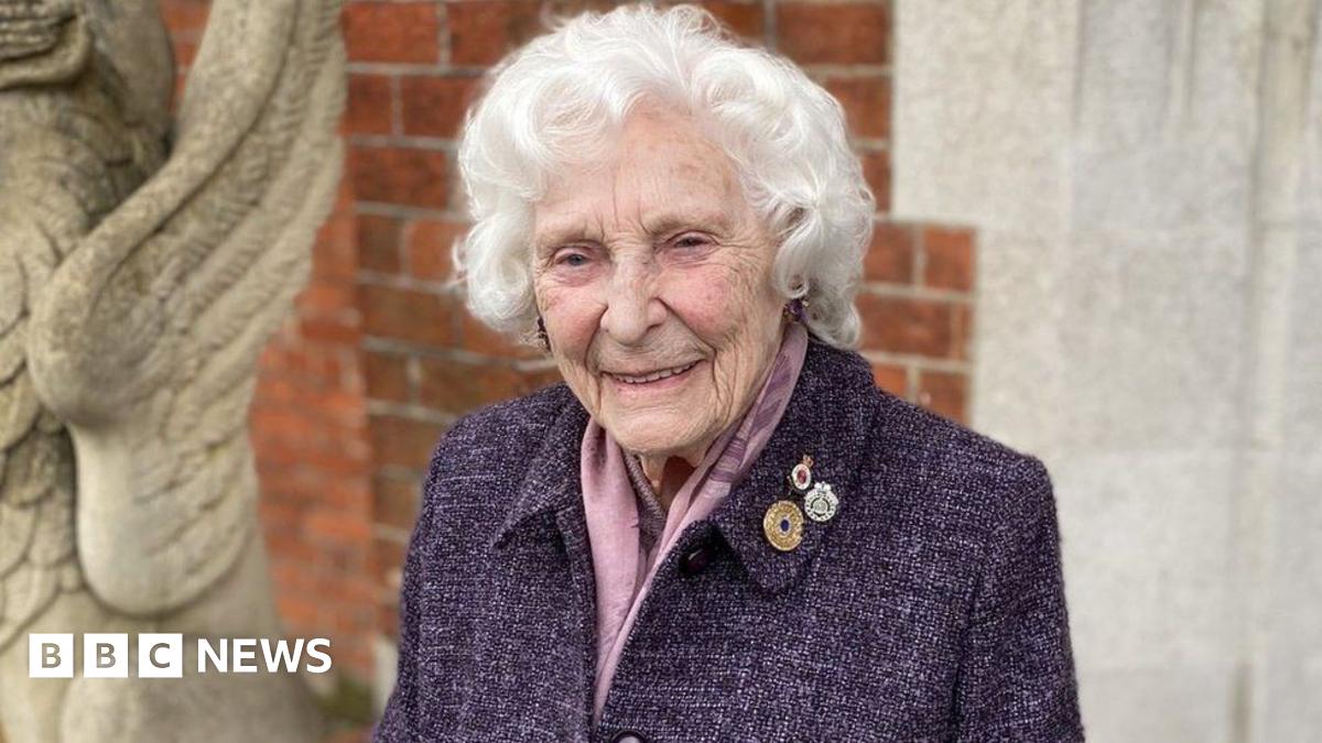 Betty Webb: Thousands wish codebreaker, 100, happy birthday - BBC News