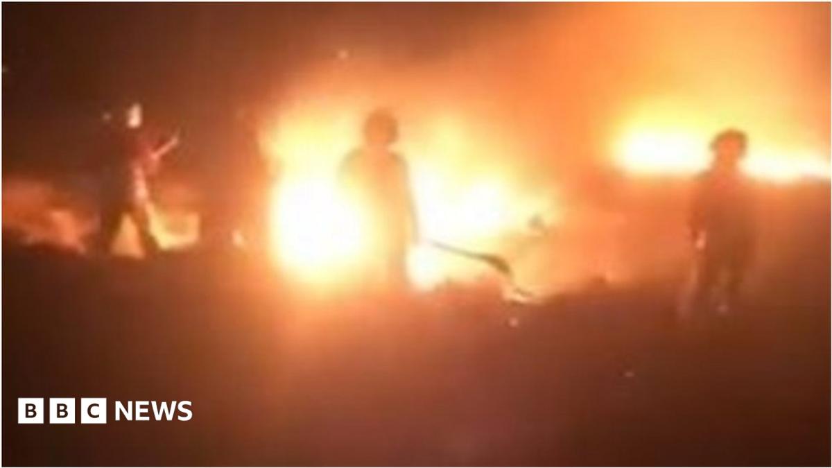 Bodmin Moor fires: Crews tackle four blazes over two miles - BBC News