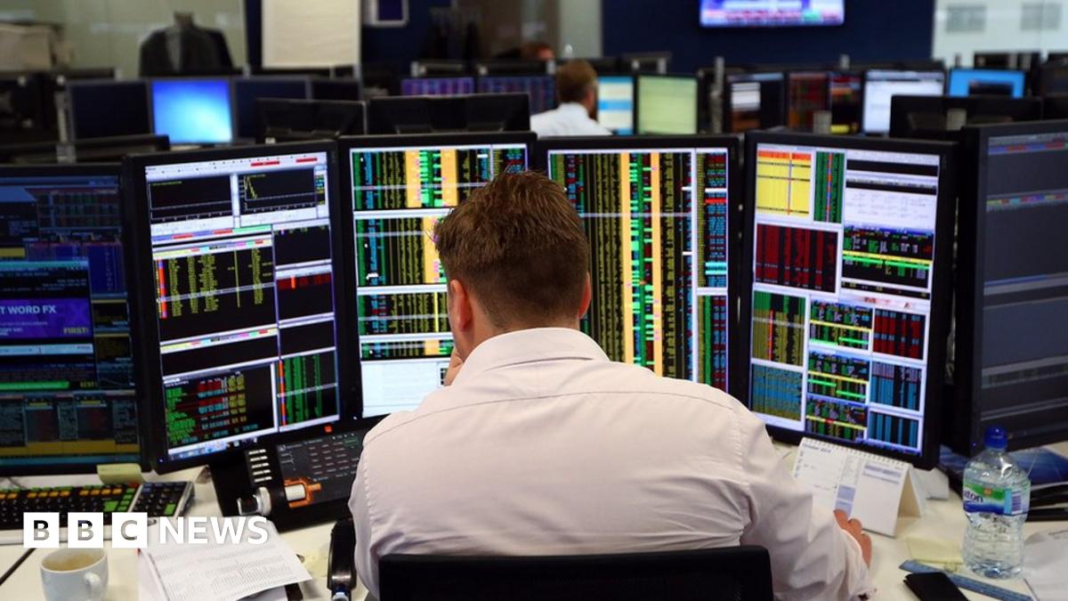 Pound hits lowest level against dollar since 2009 - BBC News