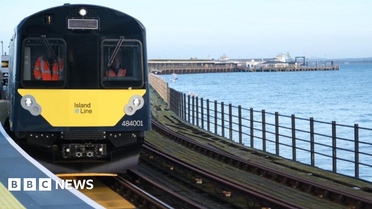 Isle of Wight Island Line faces six-month partial closure - BBC News
