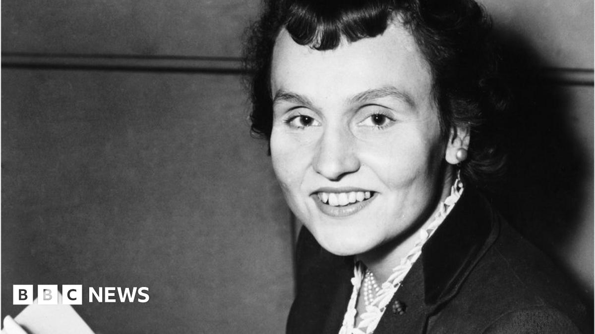 The Archers star reveals sacking secret after 60 years - BBC News