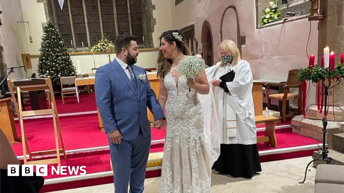 Covid: Couple arrange quick-fire wedding to beat tier 4 change - BBC News
