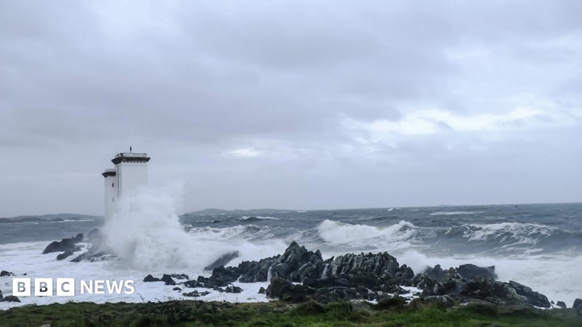 In pictures: Storm Agnes sweeps across Scotland - BBC News