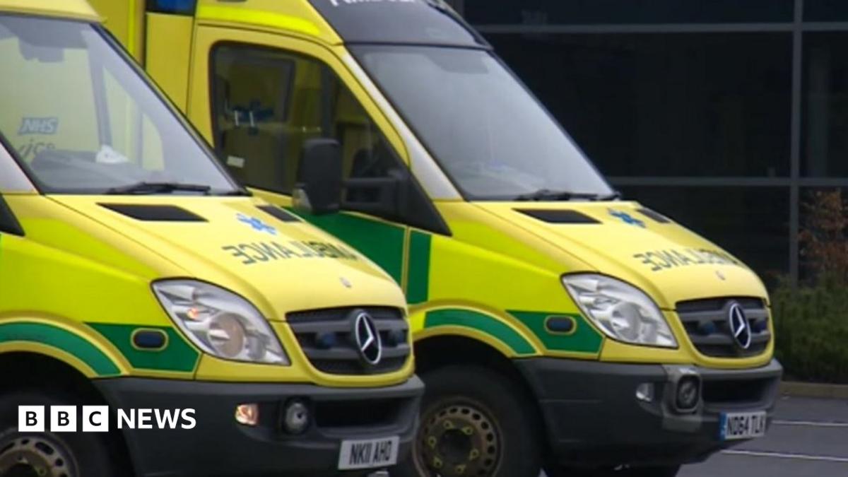 Queen Elizabeth Hospital patients moved after smoke smelt - BBC News