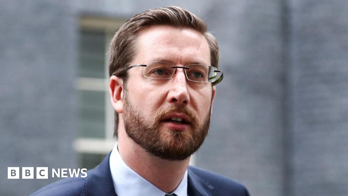 Rishi Sunak backs Simon Case over Hancock WhatsApp row - BBC News