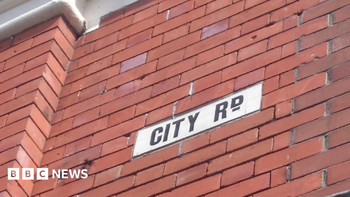 City Road, Cardiff stories reach Sherman Theatre stage - BBC News