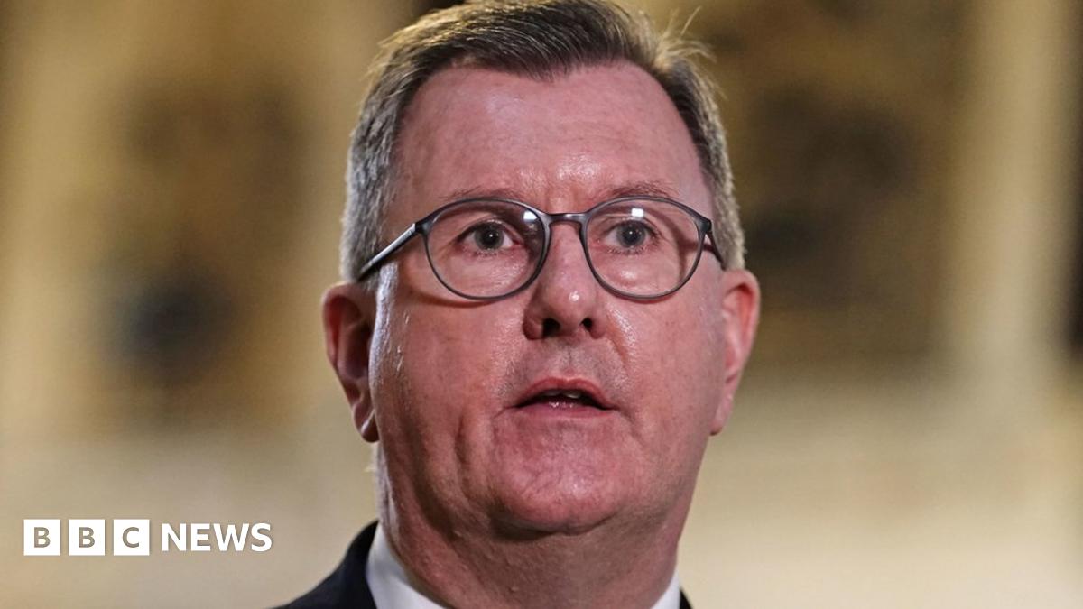 Brexit: Pressure builds on DUP over new deal - BBC News