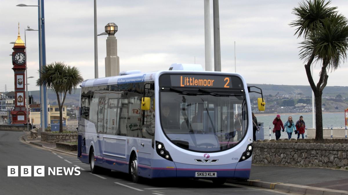 First Dorset bus drivers begin new 24-hour strike - BBC News