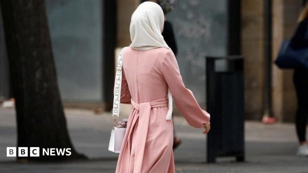 French shrug off Muslim upset at abaya ban in schools - BBC News