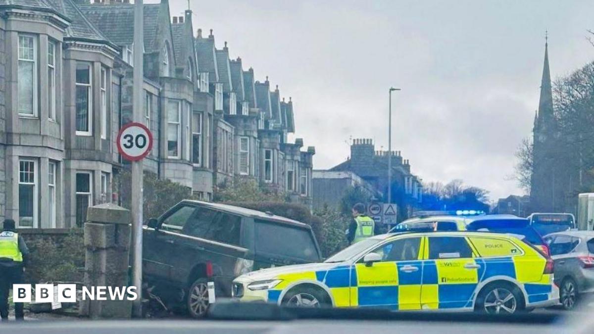 Unpaid work for driver after police pursuit crash in Aberdeen - BBC News
