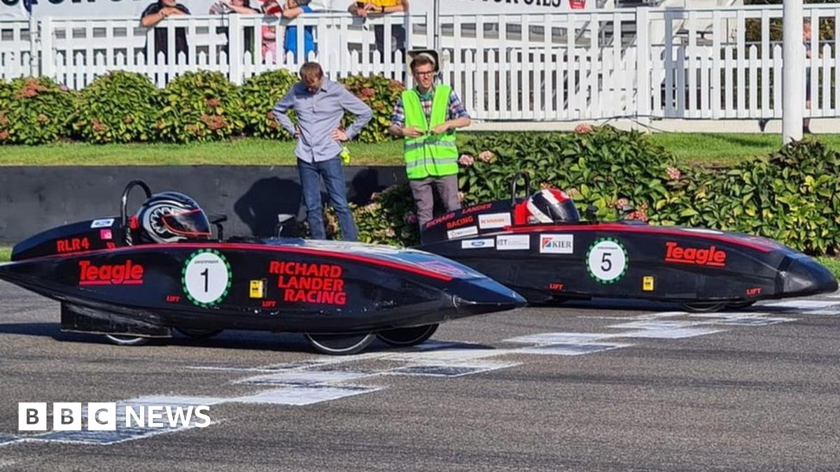 Pupils win Greenpower electric car competition - BBC News