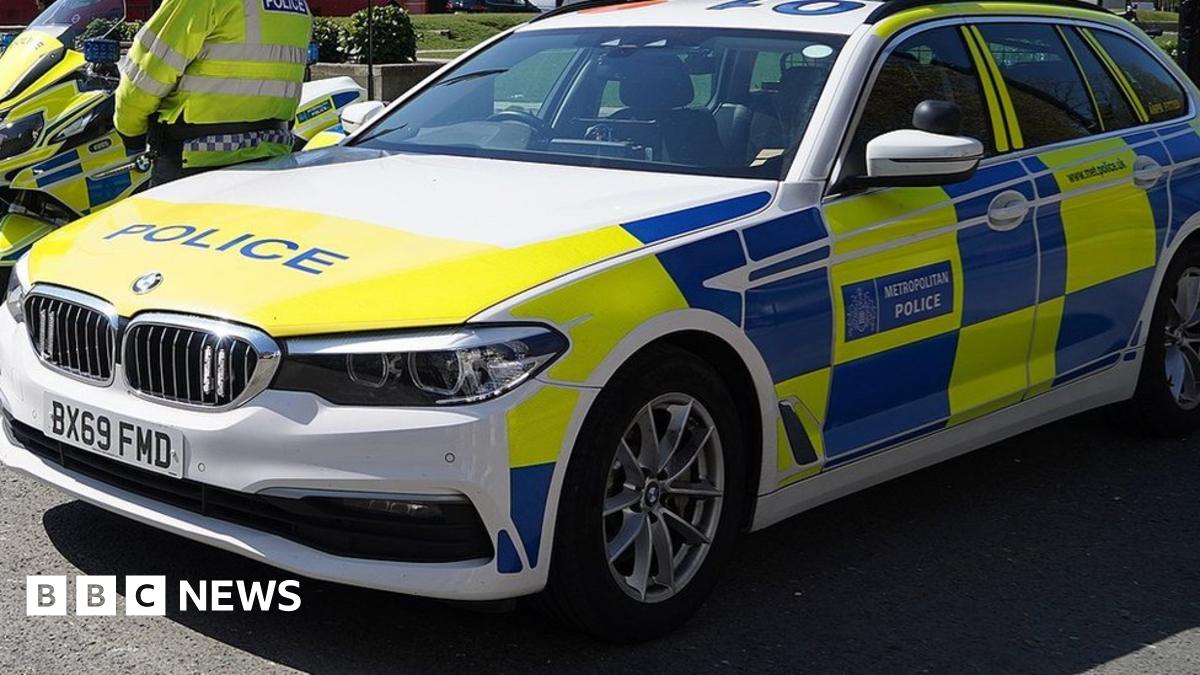 Met Police officer lost sight of cyclist before car collision, court ...