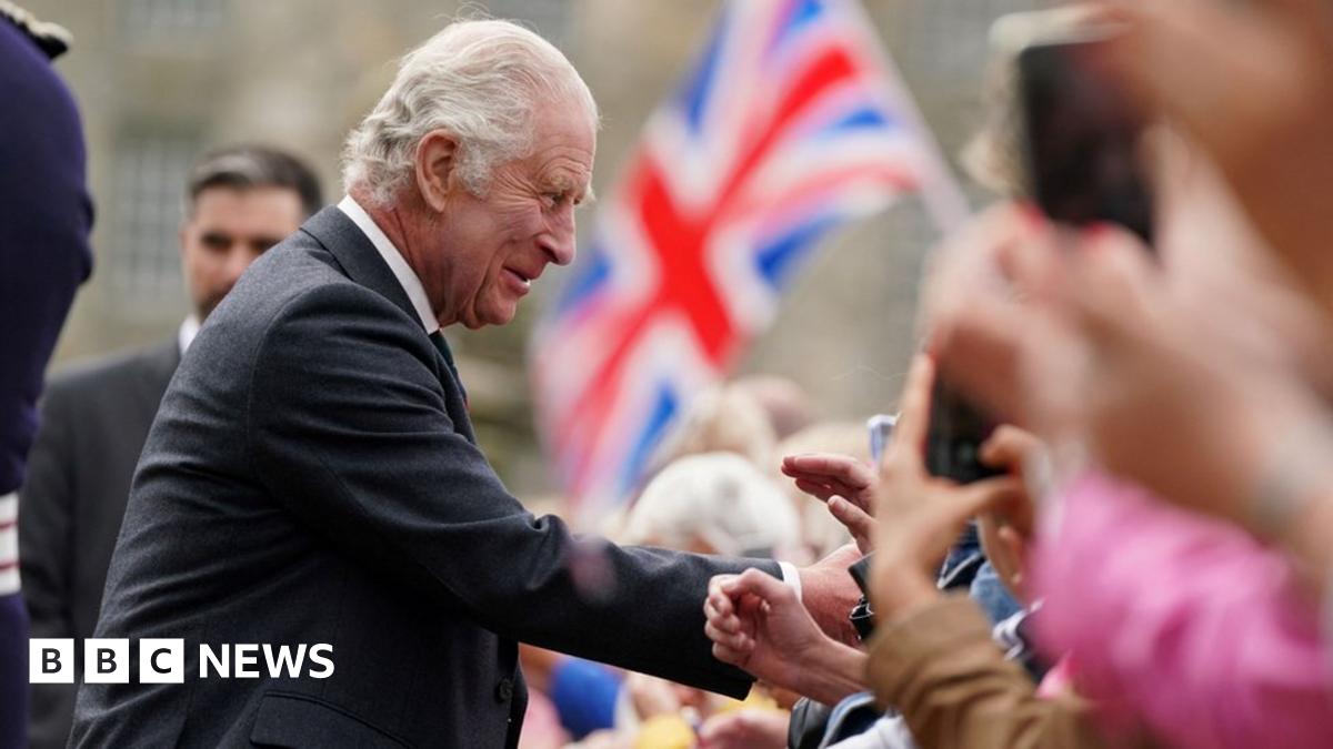 King Charles greets crowds as Scotland's royal week begins - BBC News