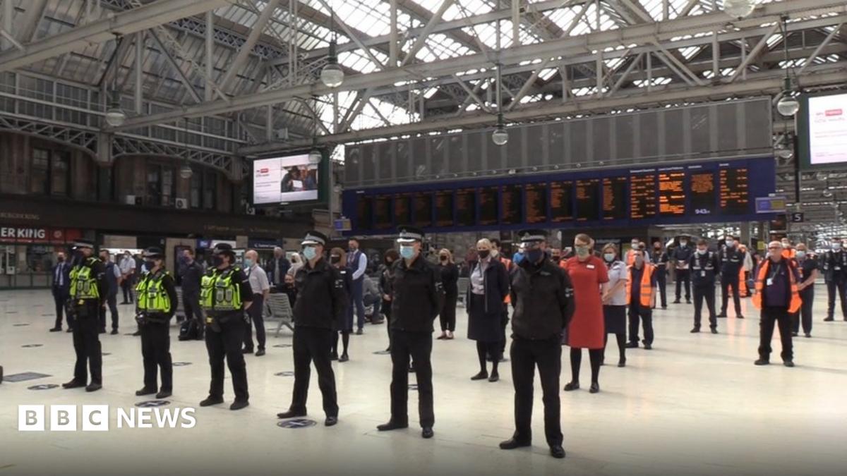 Trains stop for one minute to remember Stonehaven crash victims - BBC News