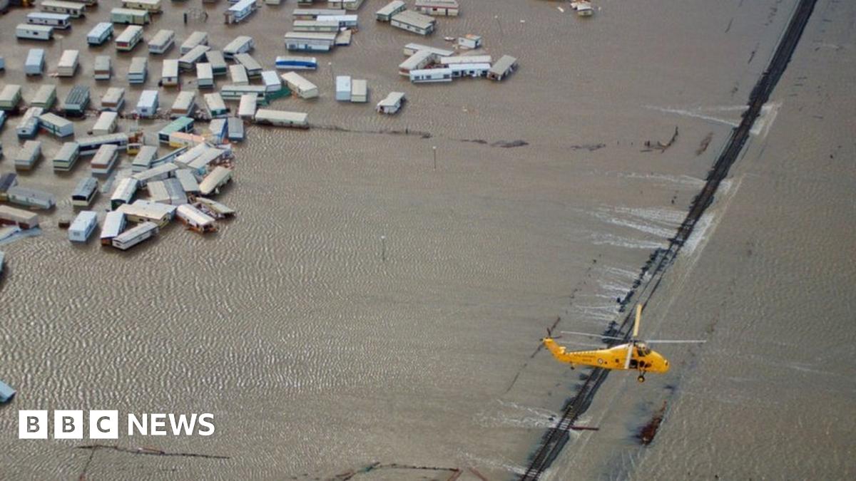 Flooding: Looking back on the 1990 Towyn devastation - BBC News