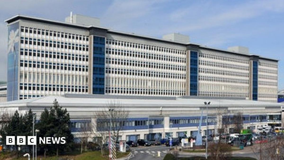 Cardiff: Hospital A&E facing 'unprecedented levels of pressure' - BBC News