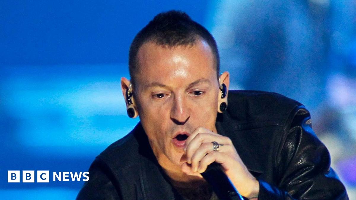 Chester Bennington: Linkin Park vocalist 'took his own life' - BBC News