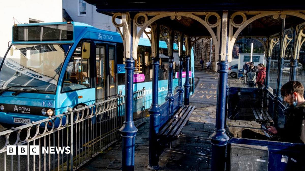 North Wales bus strike suspended after better pay offer - BBC News